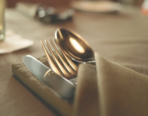 The Pros and Con of Different Food Serving Styles for Your Debut